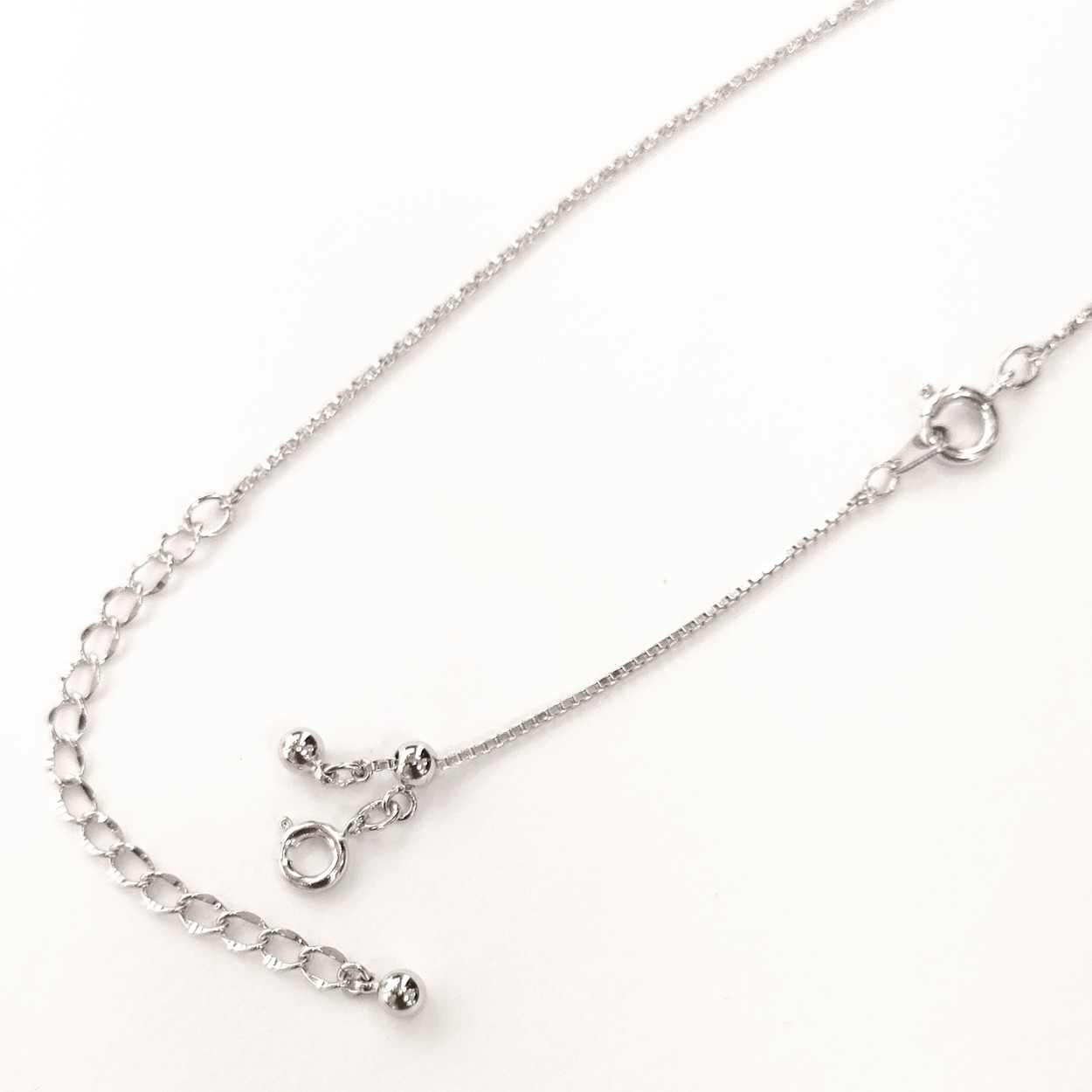 ネックレスのアジャスターとは？｜種類・使い方・購入完全ガイド！